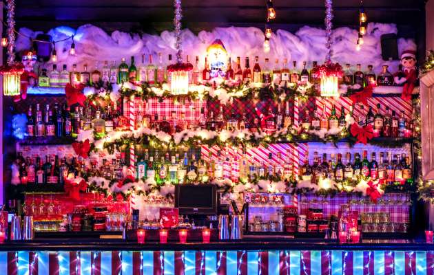 7 Essential Bars Up and Down 6th Street in Austin | UrbanMatter Austin