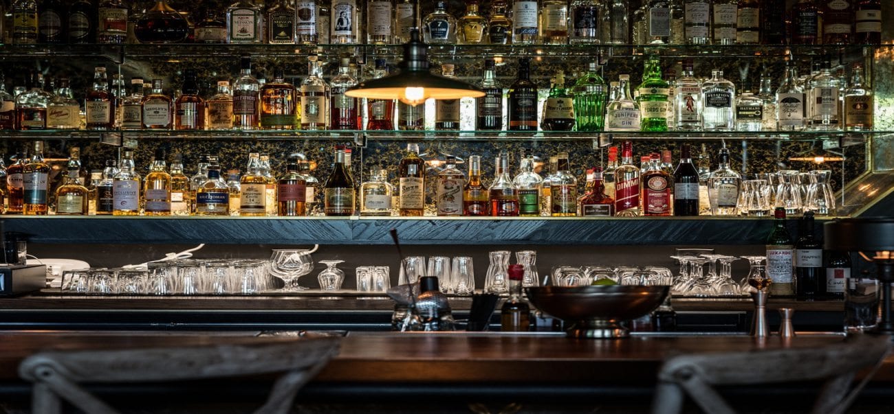 10 Best Bars to Travel to This Weekend in the West Loop | UrbanMatter