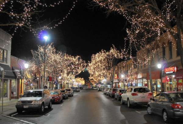 Naperville Ranked With Highest Holiday Budget in America | UrbanMatter