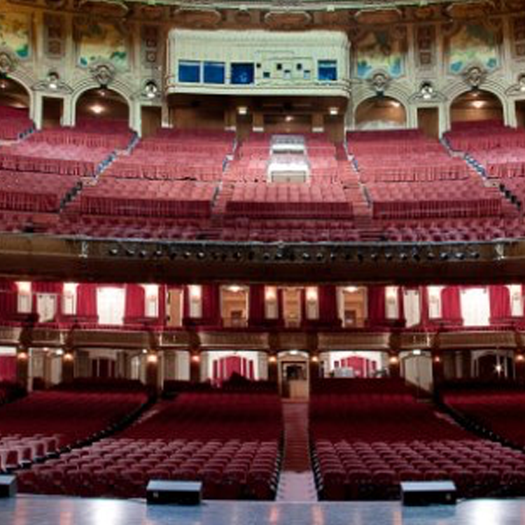 The Chicago Theatre | UrbanMatter