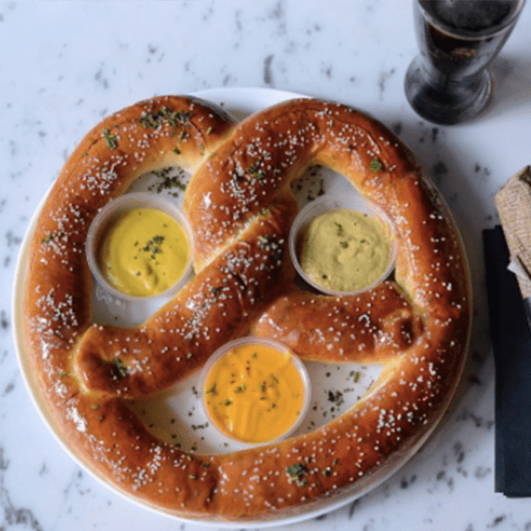 2Twenty2 Tavern in Chicago, IL | UrbanMatter