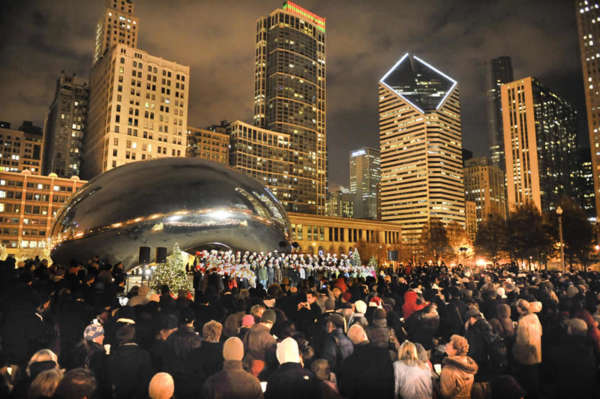 Stop By the Bean in Chicago to Listen to Christmas Carolers | UrbanMatter