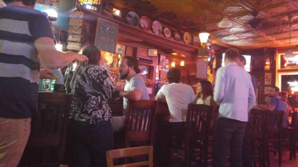 Take a Step Back in Time at the Oldest Bars and Restaurants in Chicago