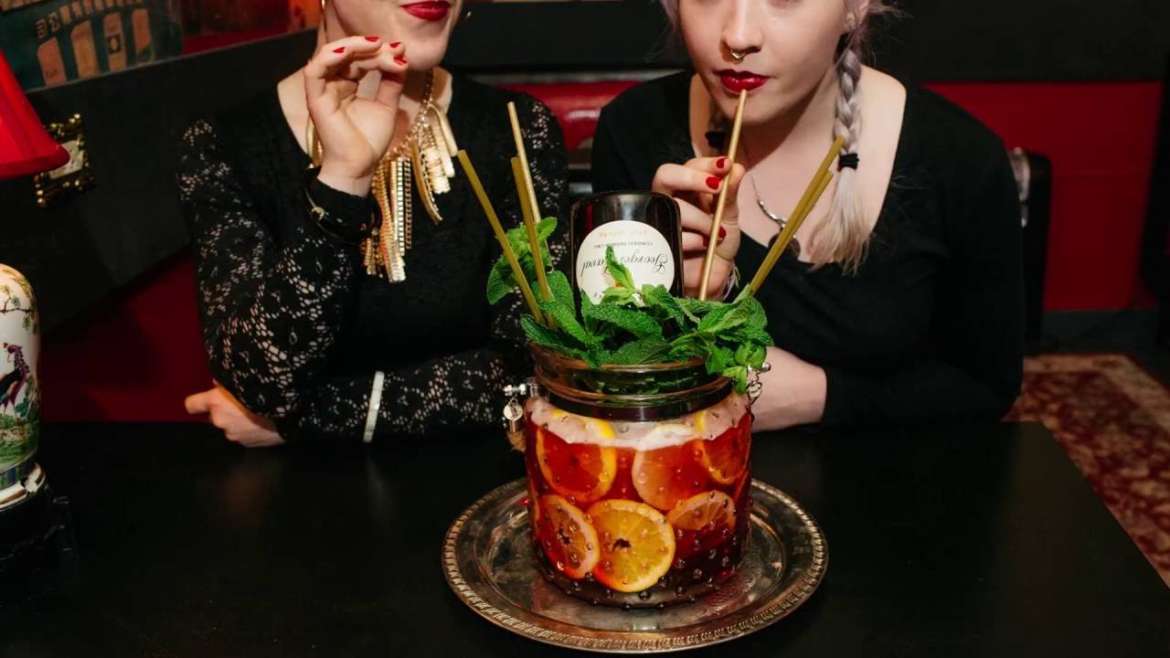 13 Amazing Shareable Cocktails You Can Find in Chicago | UrbanMatter