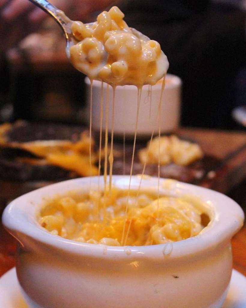 The 14 Cheesiest Eats in Chicago | UrbanMatter