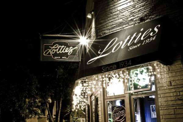 Take a Step Back in Time at the Oldest Bars and Restaurants in Chicago