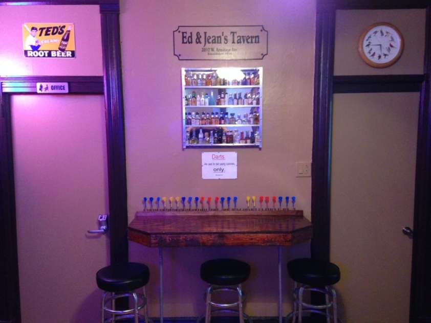 Best Cash-Only Bars in Chicago You Should Know About | UrbanMatter