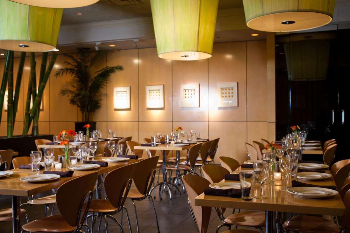 These Food Halls Near You Bring Together Chicago's Best Restaurants ...