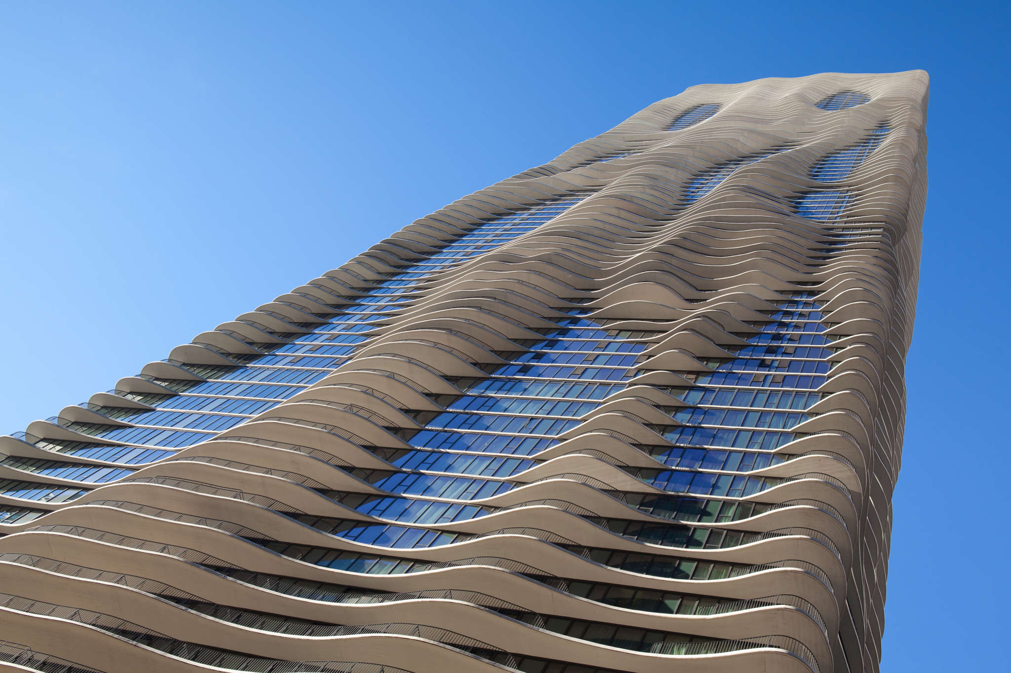 9 Most Iconic Buildings & Architecture in Downtown Chicago | UrbanMatter
