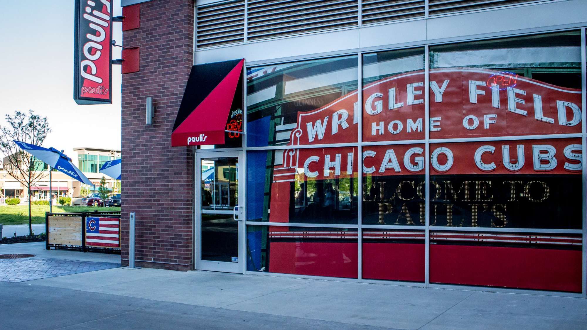 11 Best Chicago Cubs Bars Around America | UrbanMatter