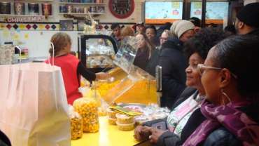 7 Places for Legendary Gourmet Popcorn in Chicago | UrbanMatter