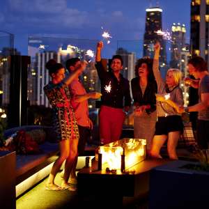 The 5 Best Rooftop Pools in Chicago | UrbanMatter