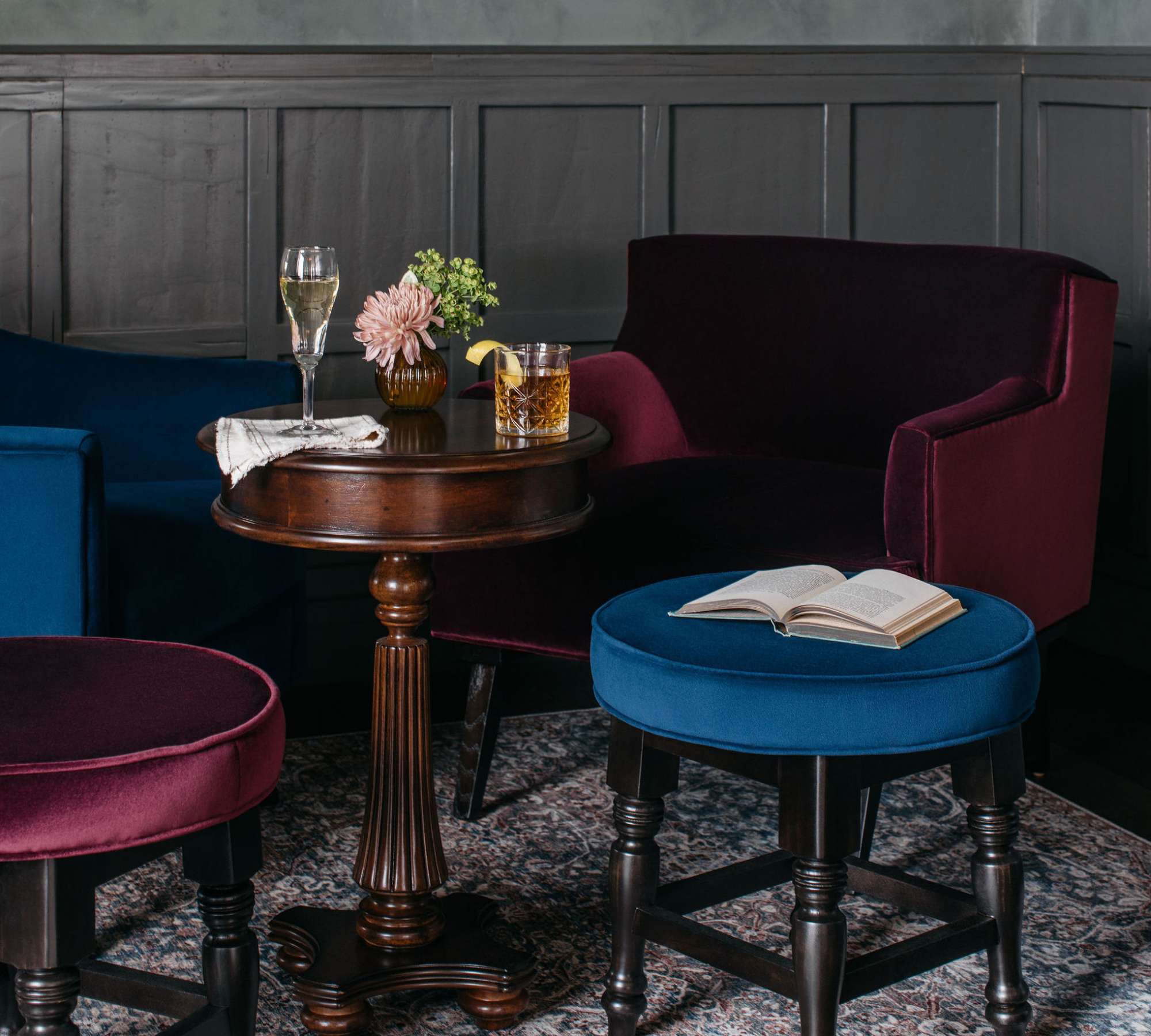 6 Chicago Bars With the Best Atmosphere for Book Lovers | UrbanMatter