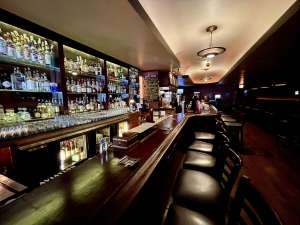 Late Night Chicago Bars: Top 10 Spots Open Until 4AM in Chicago