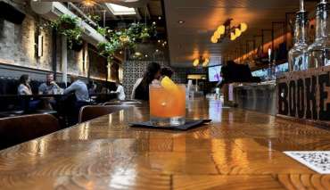 Late Night Chicago Bars: Top 10 Spots Open Until 4AM in Chicago