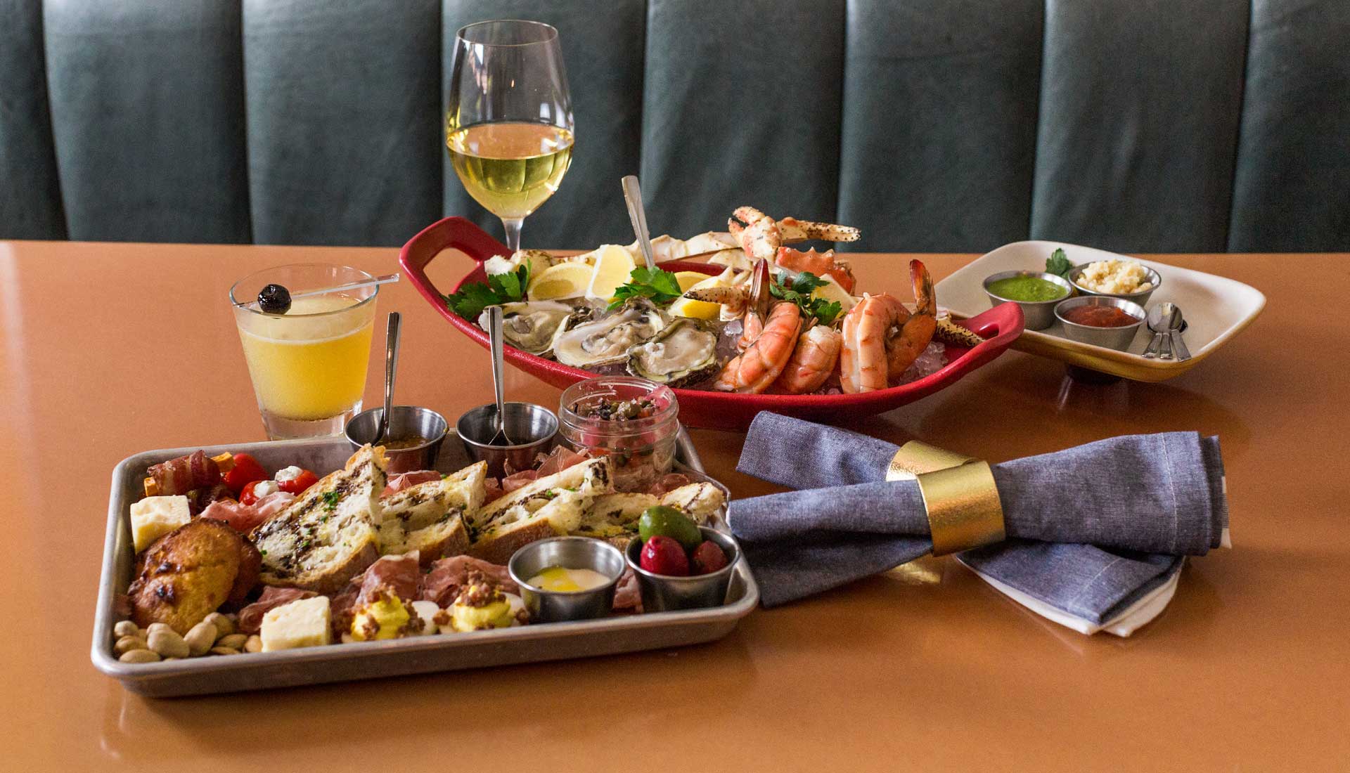 10 Best Phoenix Bars & Restaurants to Visit in Cityscape | UrbanMatter ...