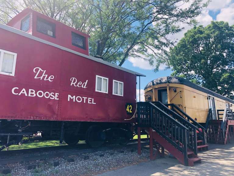 15 Coolest Retro Motels to Visit in America - UrbanMatter