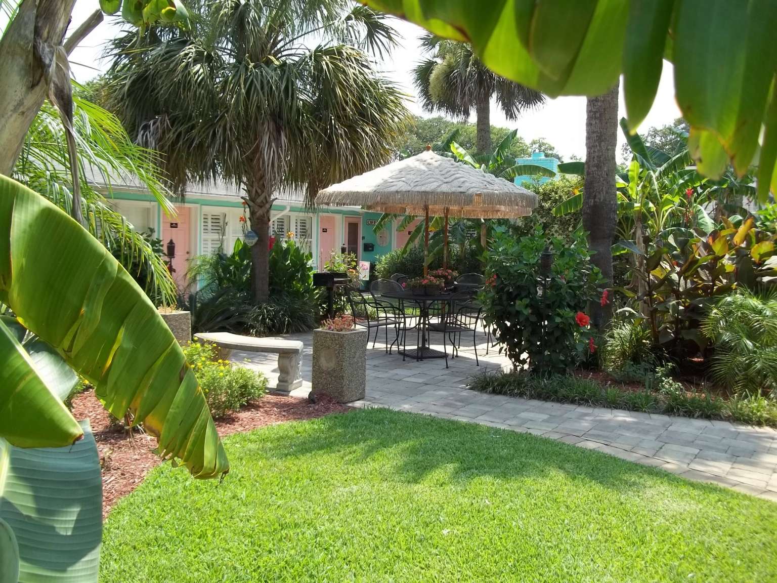 15 Coolest Retro Motels to Visit in America - UrbanMatter