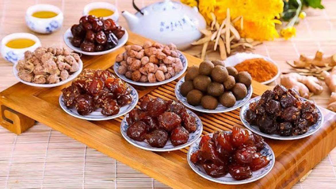 Top 9 best Vietnam snacks to bring home after your trip - UrbanMatter