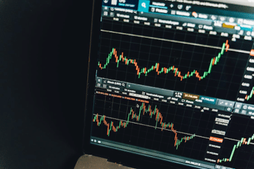 Quantum Computing and Algorithmic Trading: How It Will Transform Trading Strategies - UrbanMatter