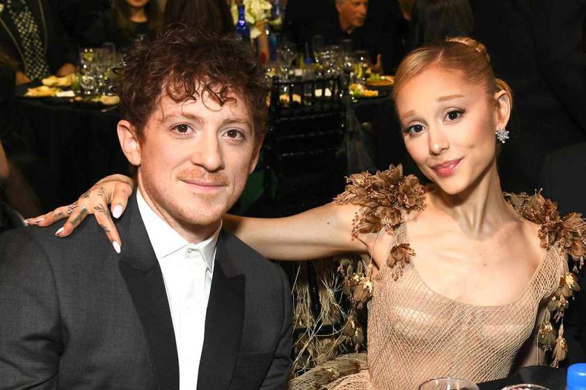 Ariana Grande Ethan Slater