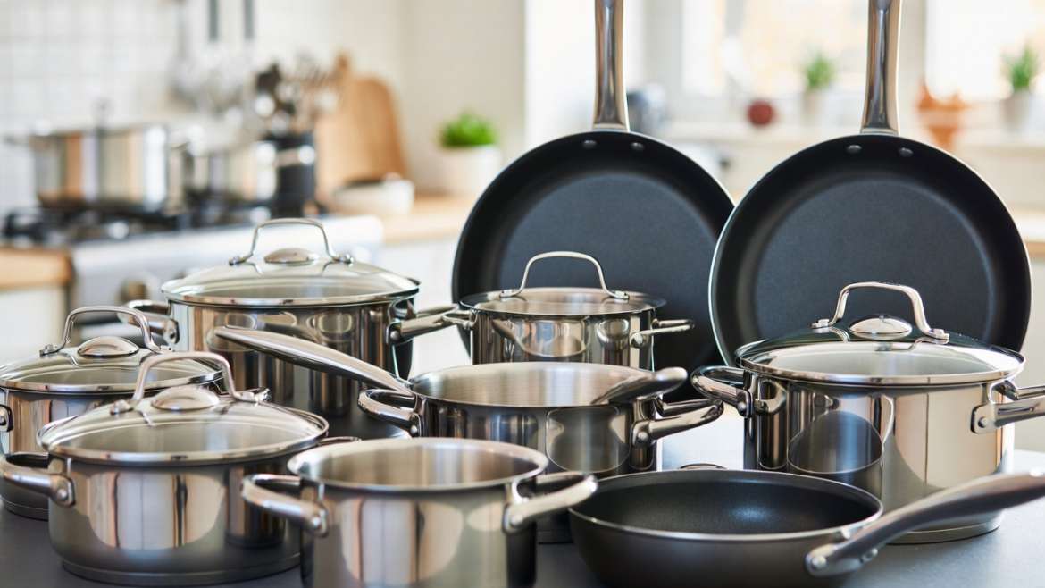 A Guide to Stainless Steel Cookware and Non-Stick Pans - UrbanMatter